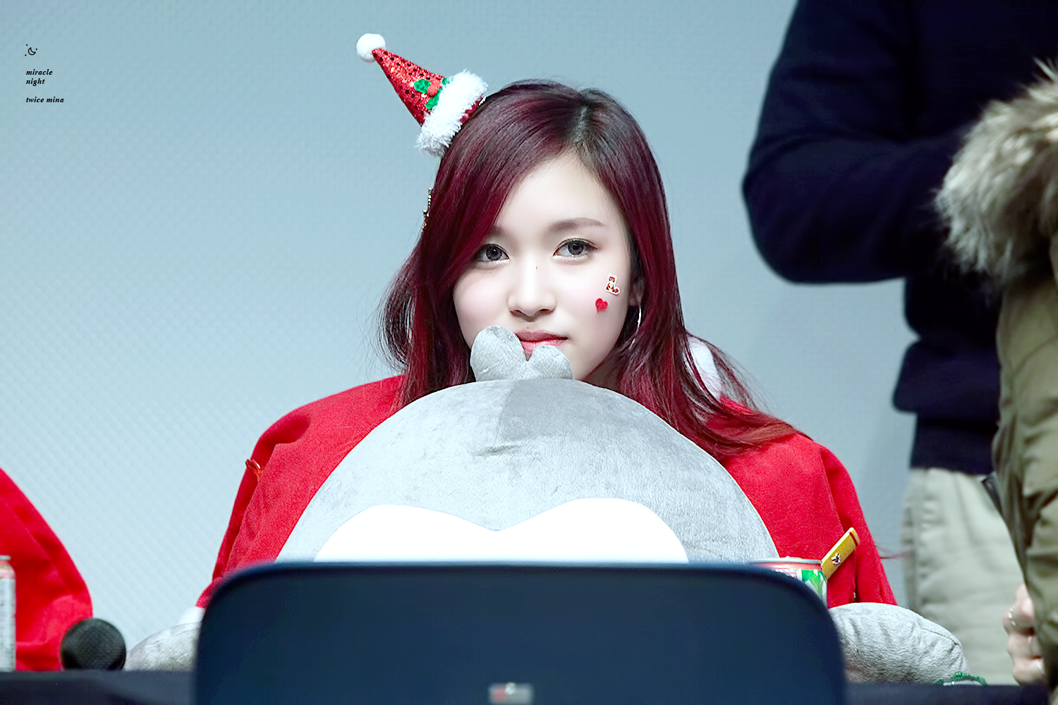 CX811gLUEAEqwvT - Gifyu